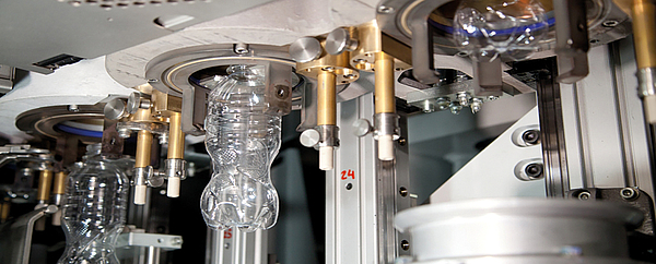 How does Sidel view the issue around PET?