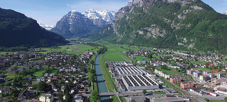 Fit to battle - Side-entry à la Netstal - Presentation of the new PET-LINE