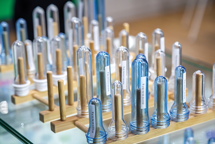 PEF as a barrier layer: does it influence the bottle blowing process?