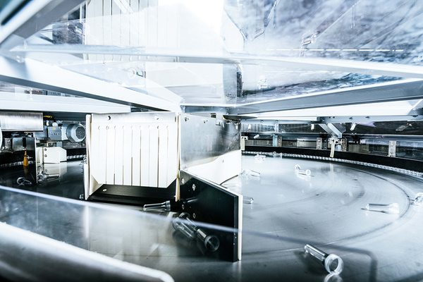 SIDEL’S unique preform feeder ensures easy and safe operations