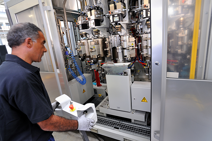 900 million bottles per year: Major contract for ALPLA and Sidel